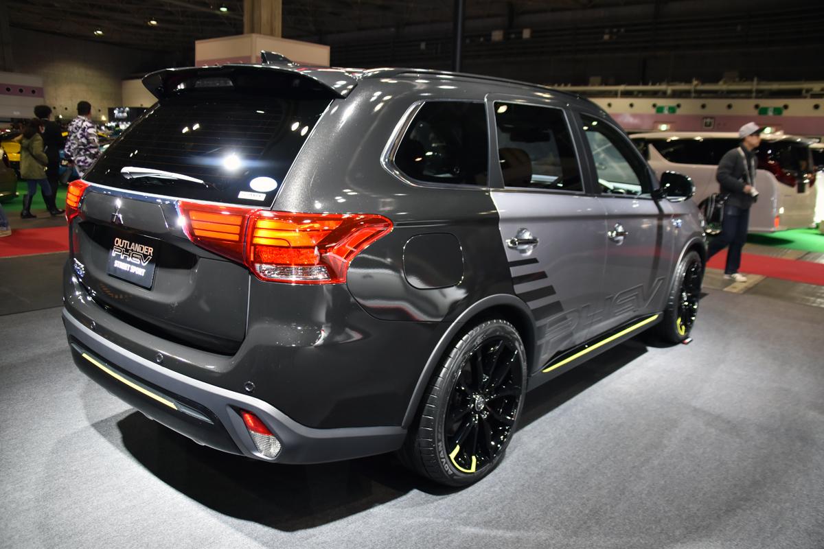 RAYS製20インチホイールにいま流行りの光モノ！ 泥が似合わない三菱アウトランダーPHEV【大阪オートメッセ2019】 | 自動車情報・ニュース WEB CARTOP