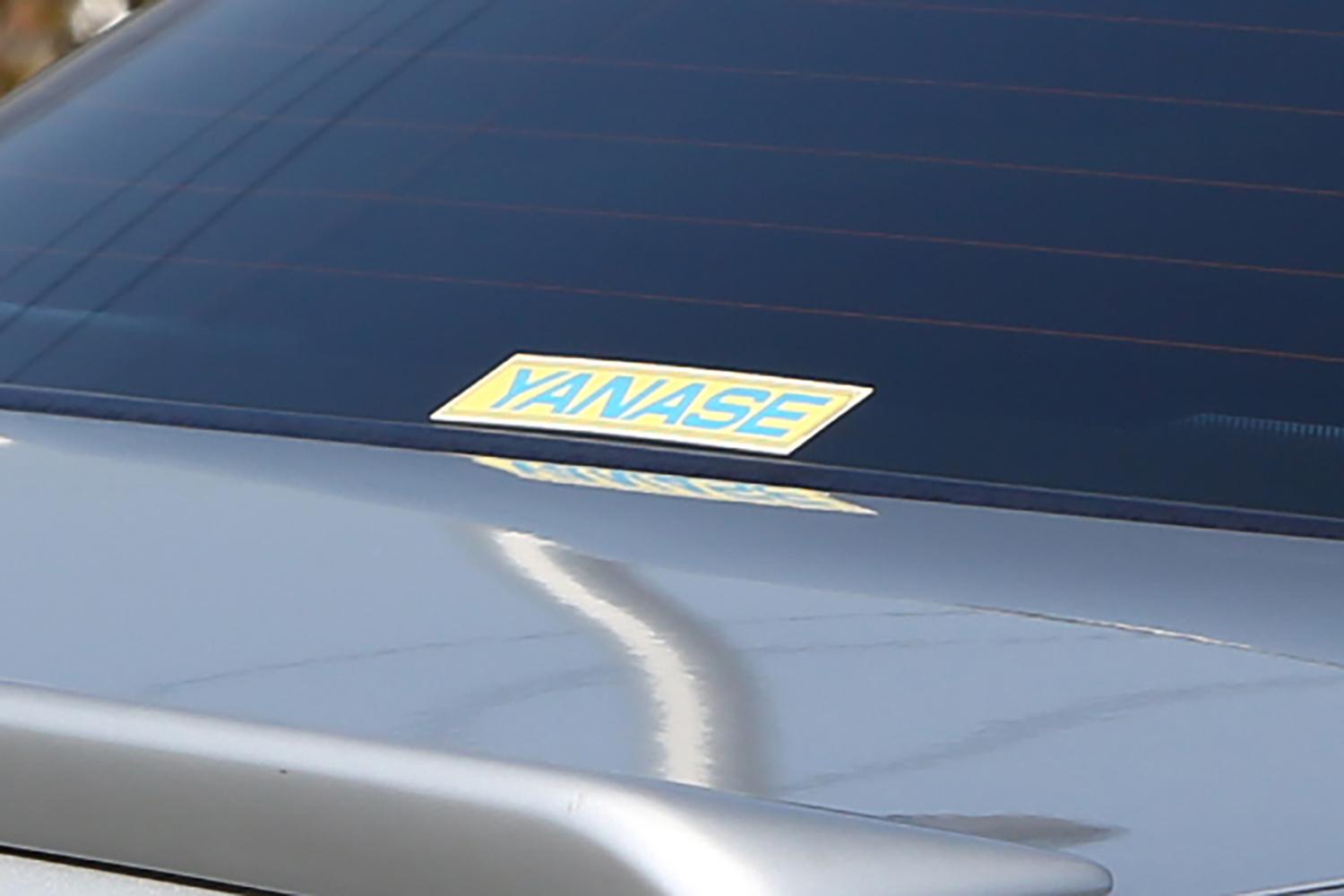 関西は「金エンブレム」必須！ なんちゃって「ヤナセ」も登場！ 昭和に流行ったエンブレム＆ステッカーチューンの世界 | 自動車情報・ニュース ...