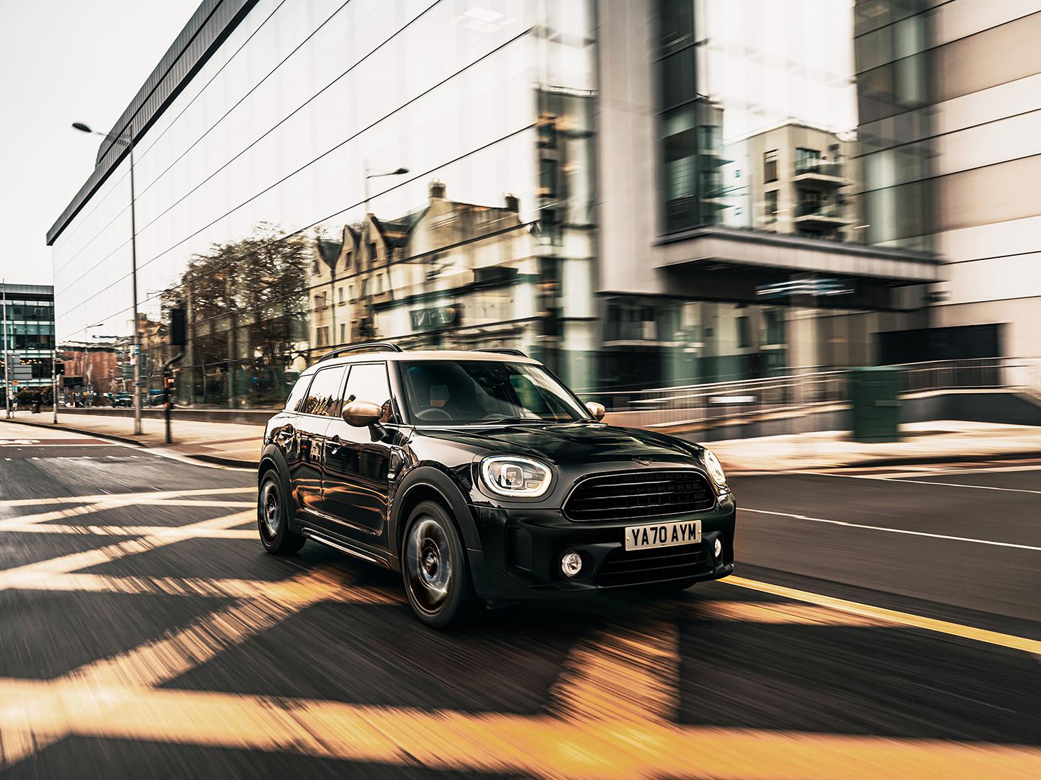 大人な”ブラック”が輝く特別仕様車！ MINI Crossover Shadow Editionが登場 | 自動車情報・ニュース WEB CARTOP