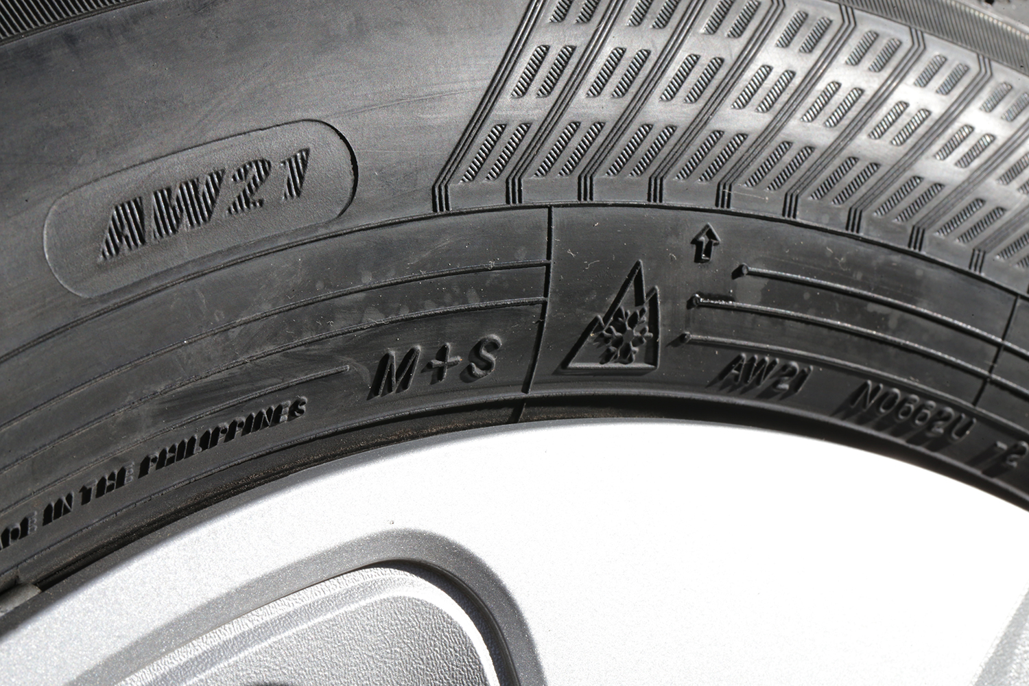 ヨコハマの「ブルーアース4S AW21」の“転ばぬ先の杖”というのにとどまらない実力の高さ！ 夏はサマータイヤのように静かで冬はちょっとくらい ...