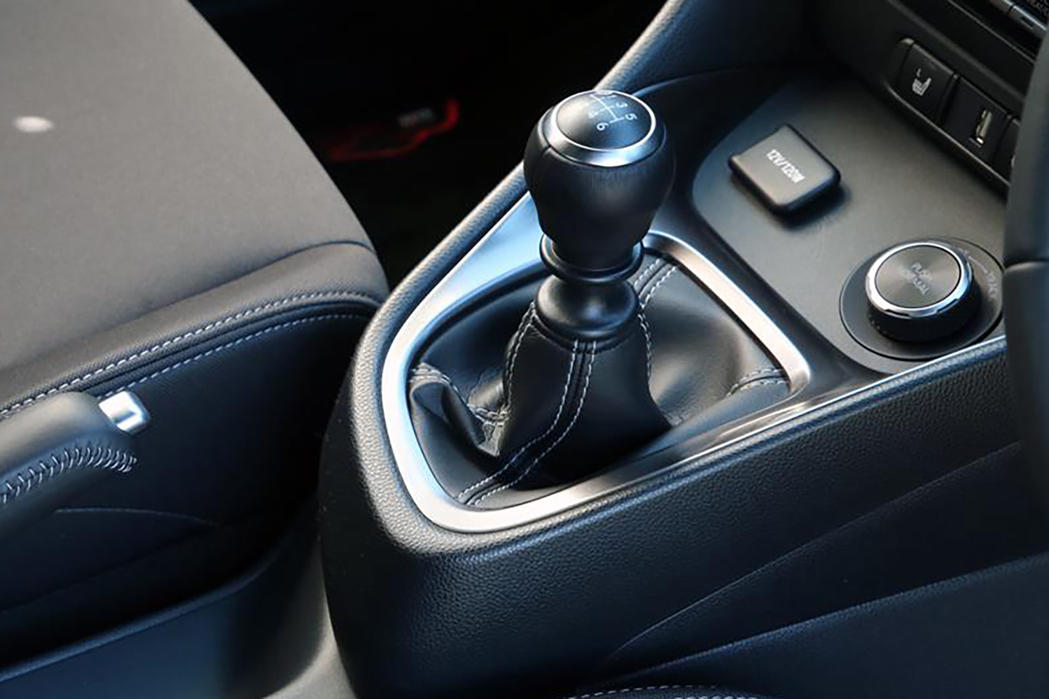ペダルを踏んでシフトレバーを操作して変速できるマニュアルトランスミッション！ いったいクルマの中では何が起こってるんだ | 自動車情報・ニュース WEB CARTOP