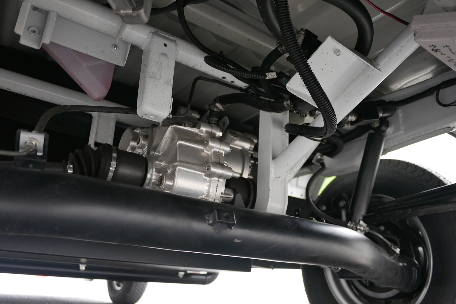 フランスのメガサプライヤーがチューニングした「ヴァレオ48Vライトeシティーカー」に乗った！ 14歳でシトロエン・アミに乗れるフランスがうらやましすぎる | 自動車情報・ニュース WEB CARTOP