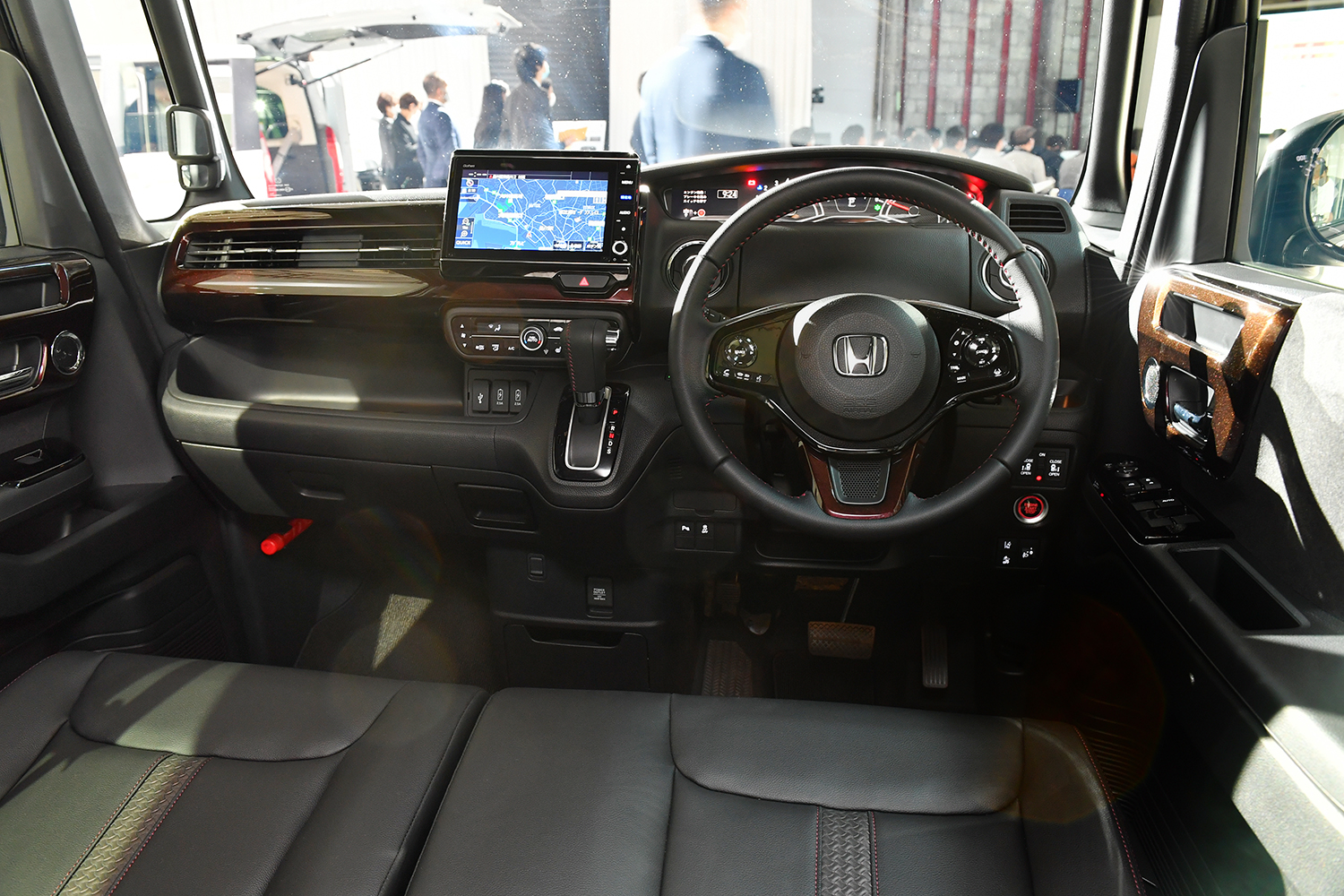 ホンダN-BOXカスタムの魅力に迫る | 自動車情報・ニュース WEB CARTOP