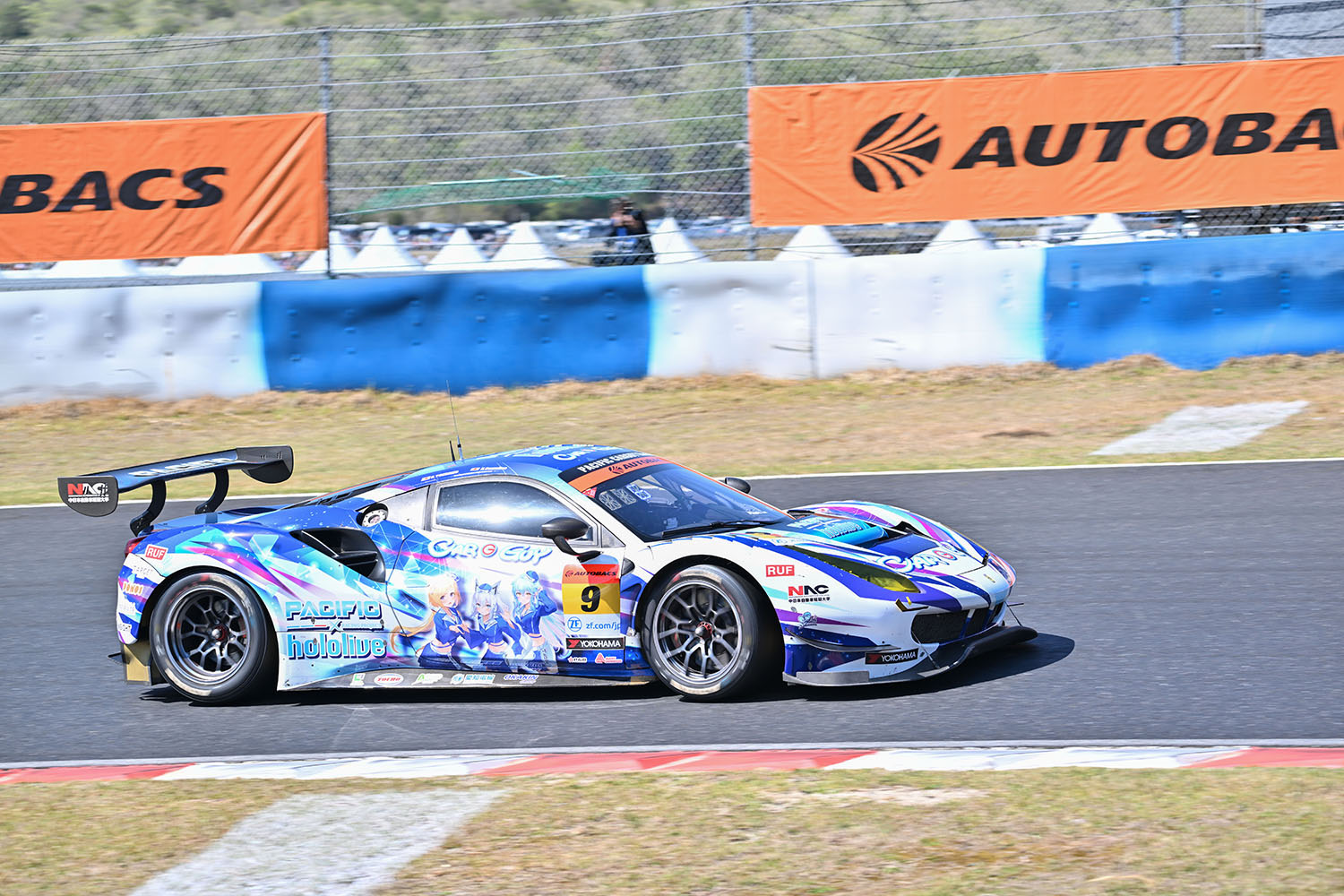 痛車がレースの世界で大活躍中！ サーキットで目立って格好いい最新の痛車事情とは | 自動車情報・ニュース WEB CARTOP