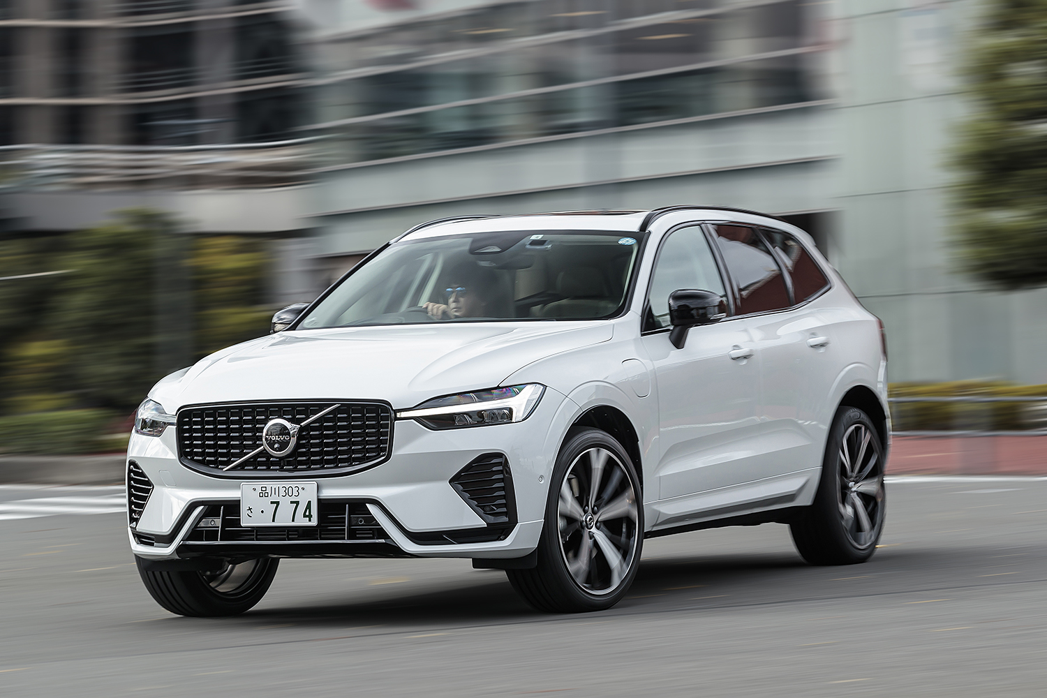 EV時代を目前に控えた現状の最適解で間違いない！ ボルボXC60のPHEVは「もうほとんどEV」だ | 自動車情報・ニュース WEB CARTOP