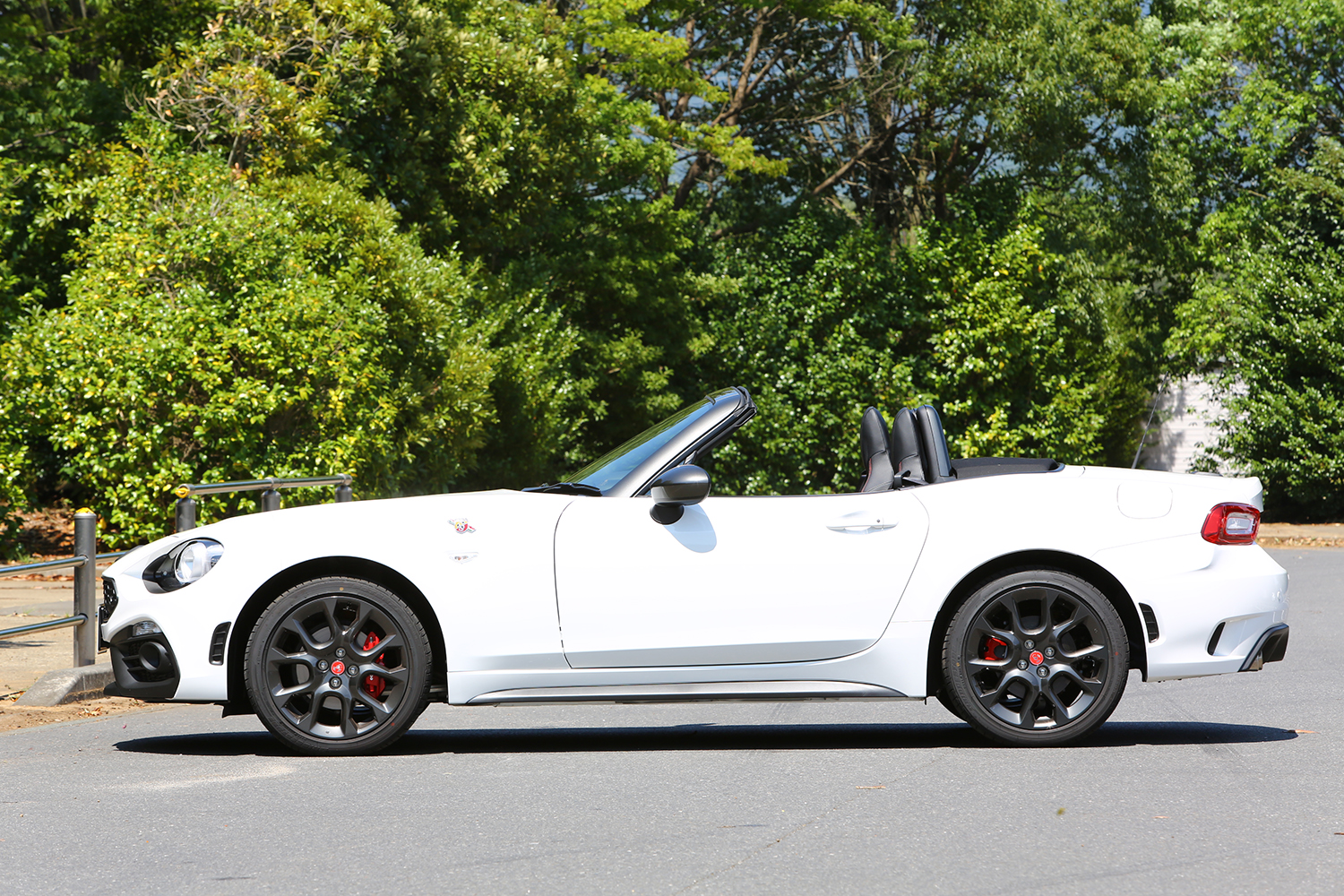 アバルト124スパイダーについて解説！ ベースはマツダ・ロードスターだが走りやデザインは別モノ | 自動車情報・ニュース WEB CARTOP