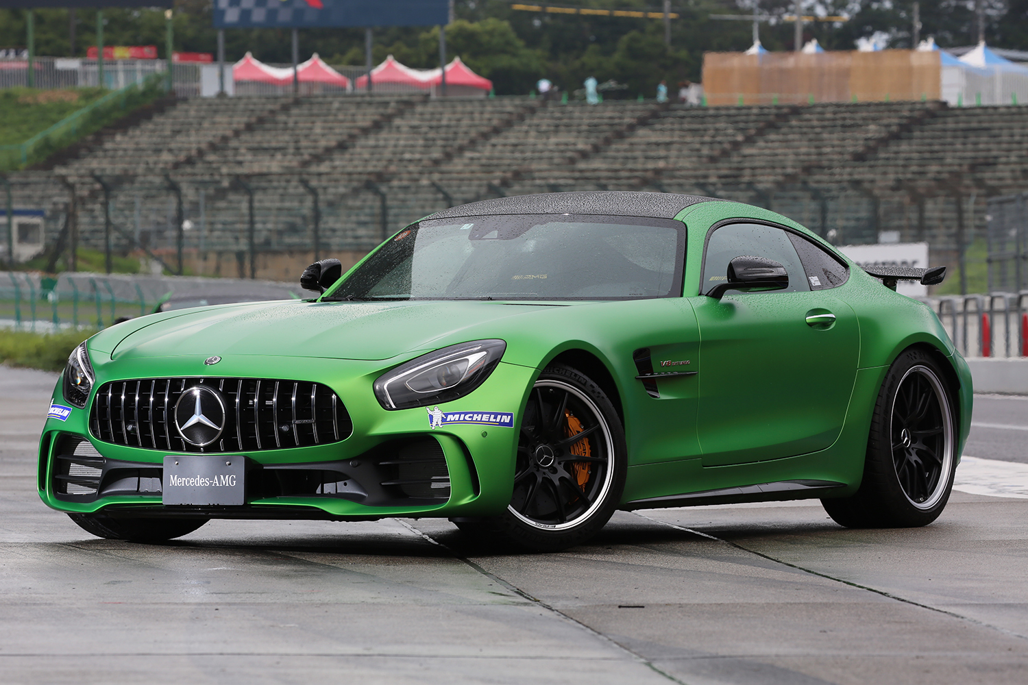 メルセデスAMG GT Rを徹底解説！ 公道走行が出来るレーシングカー | 自動車情報・ニュース WEB CARTOP