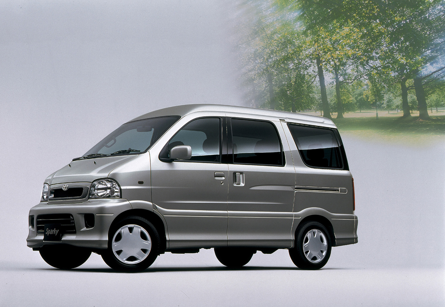 トヨタ・スパーキーを君は覚えているか!? ダイハツのOEMながらトヨタが勝てなかったレアすぎるワゴンとは | 自動車情報・ニュース WEB CARTOP