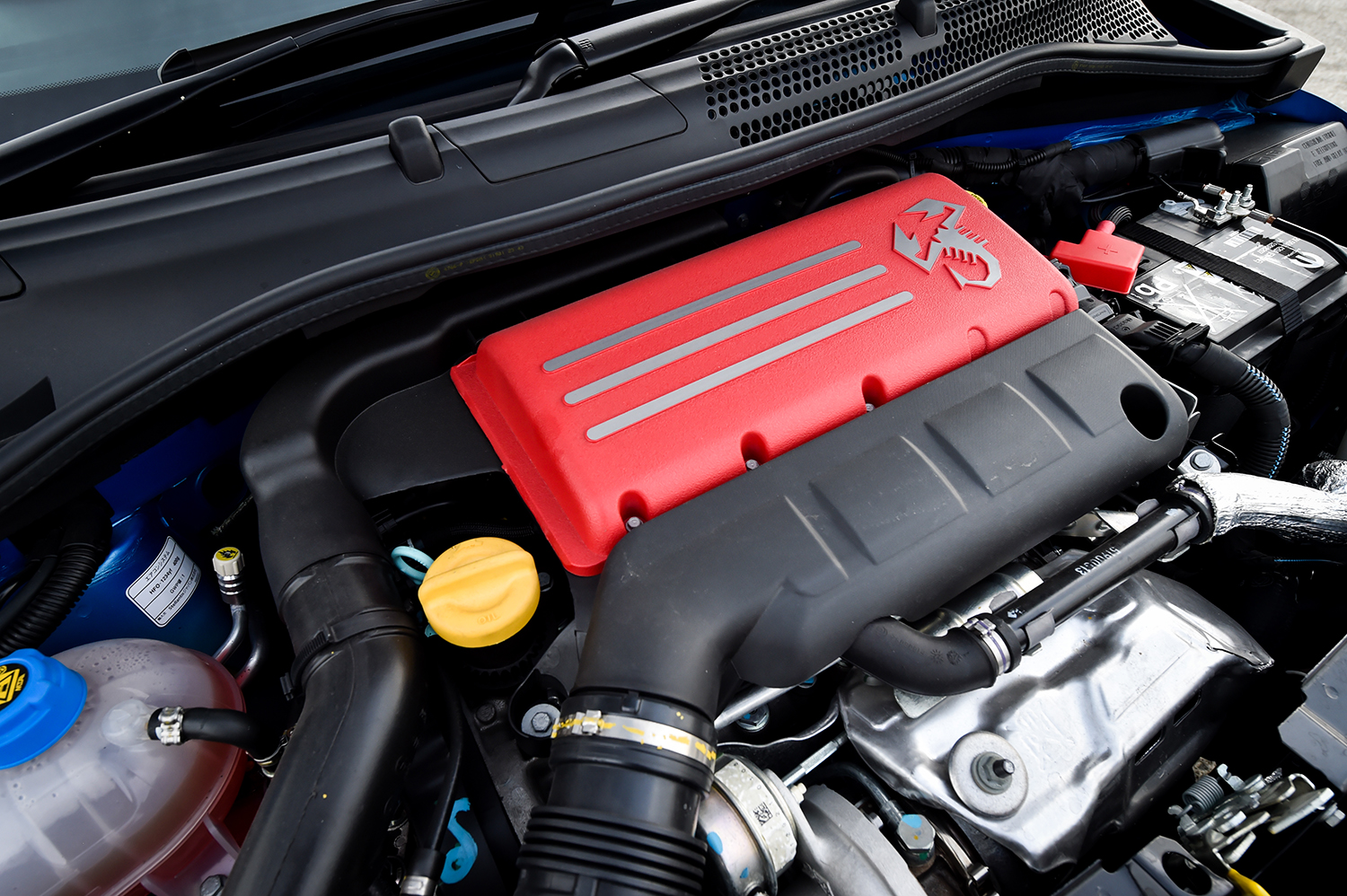 F595はエントリーモデルでも生粋のアバルトだった | 自動車情報・ニュース WEB CARTOP