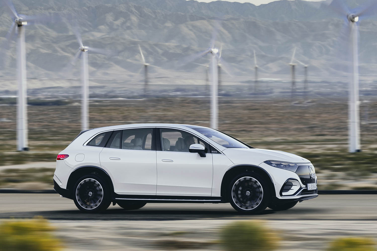 メルセデス・ベンツEQS SUVに試乗したらその未来感に圧倒されるとともにICE車の延長線上にある国産BEVが太刀打ちできるか不安になった | 自動車情報・ニュース WEB CARTOP ...