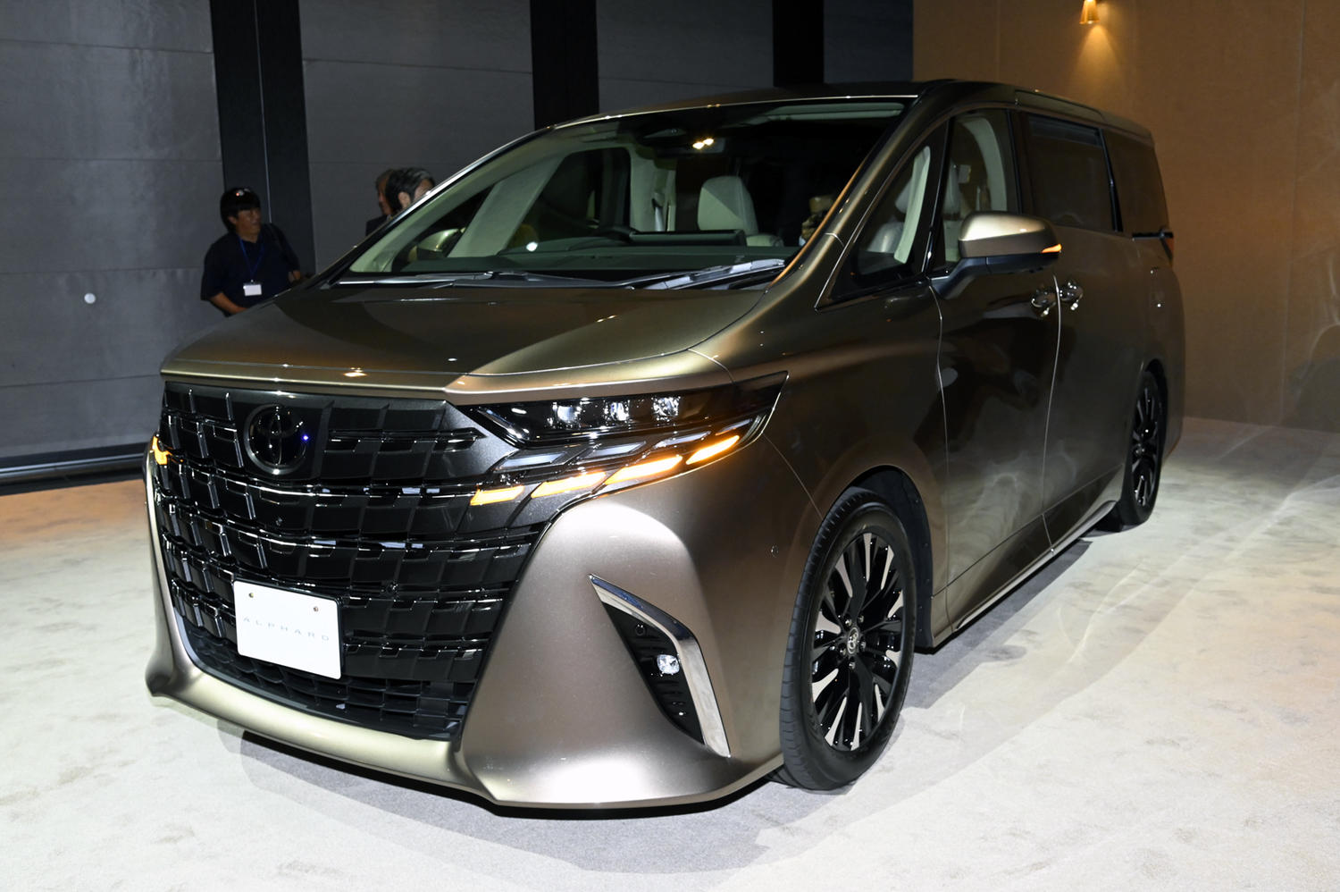 アルファードはミニバン界でライバル知らずの孤高の存在になるか？ | 自動車情報・ニュース WEB CARTOP