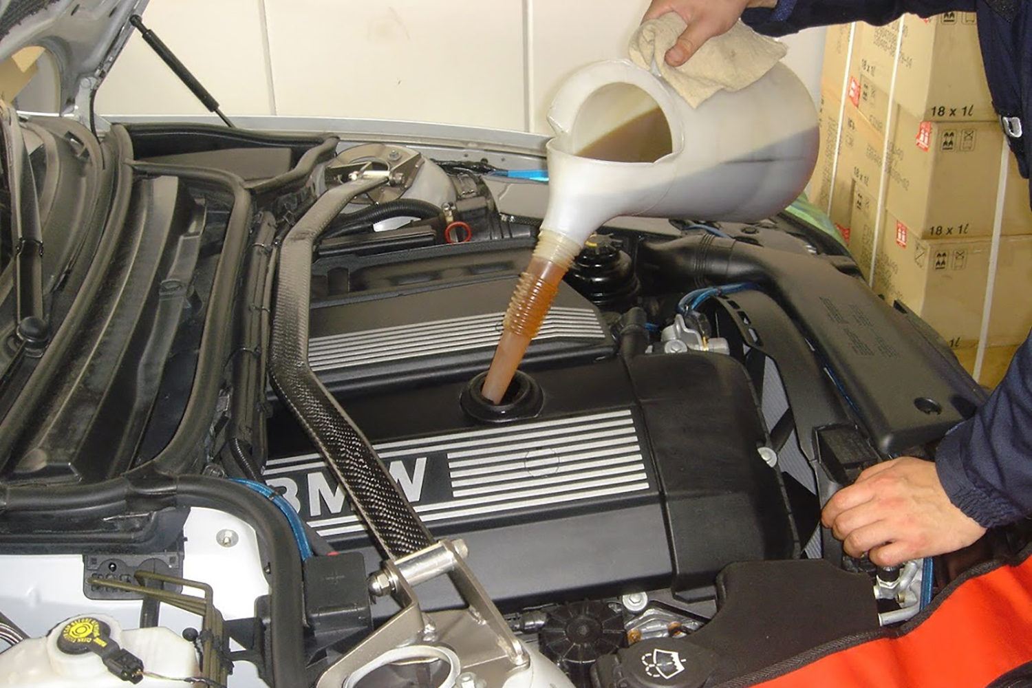 5000kmに1度、1万kmに1度などと言われるエンジンオイルの交換サイクル！ 実際にはどれくらいの頻度が適切？ | 自動車情報・ニュース ...