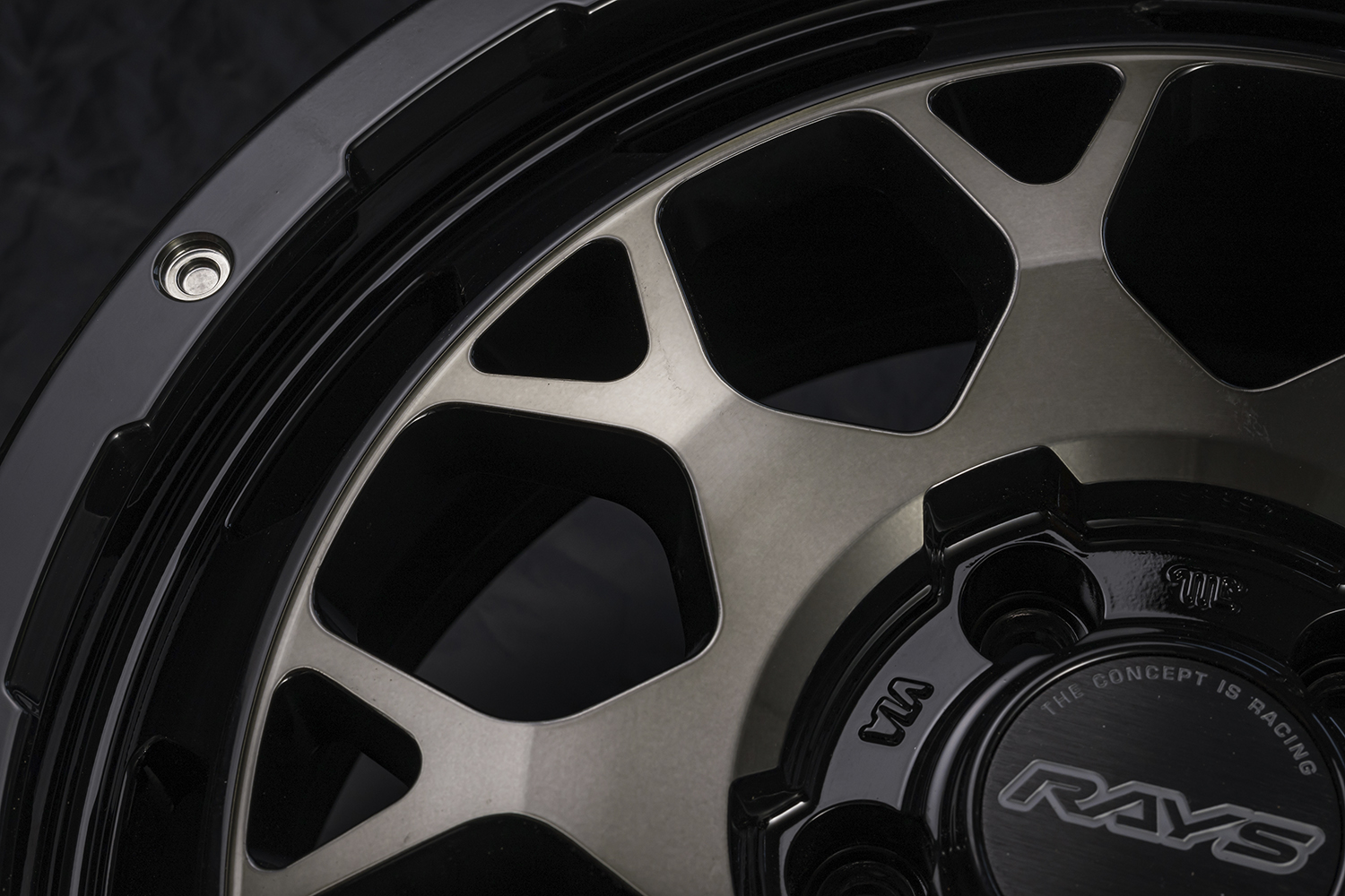 RAYSがリリースする話題の新作ホイールを一気見せ！ チューニングシーンでも都会でも映える最新作は要チェックだ | 自動車情報・ニュース WEB CARTOP - 2ページ目