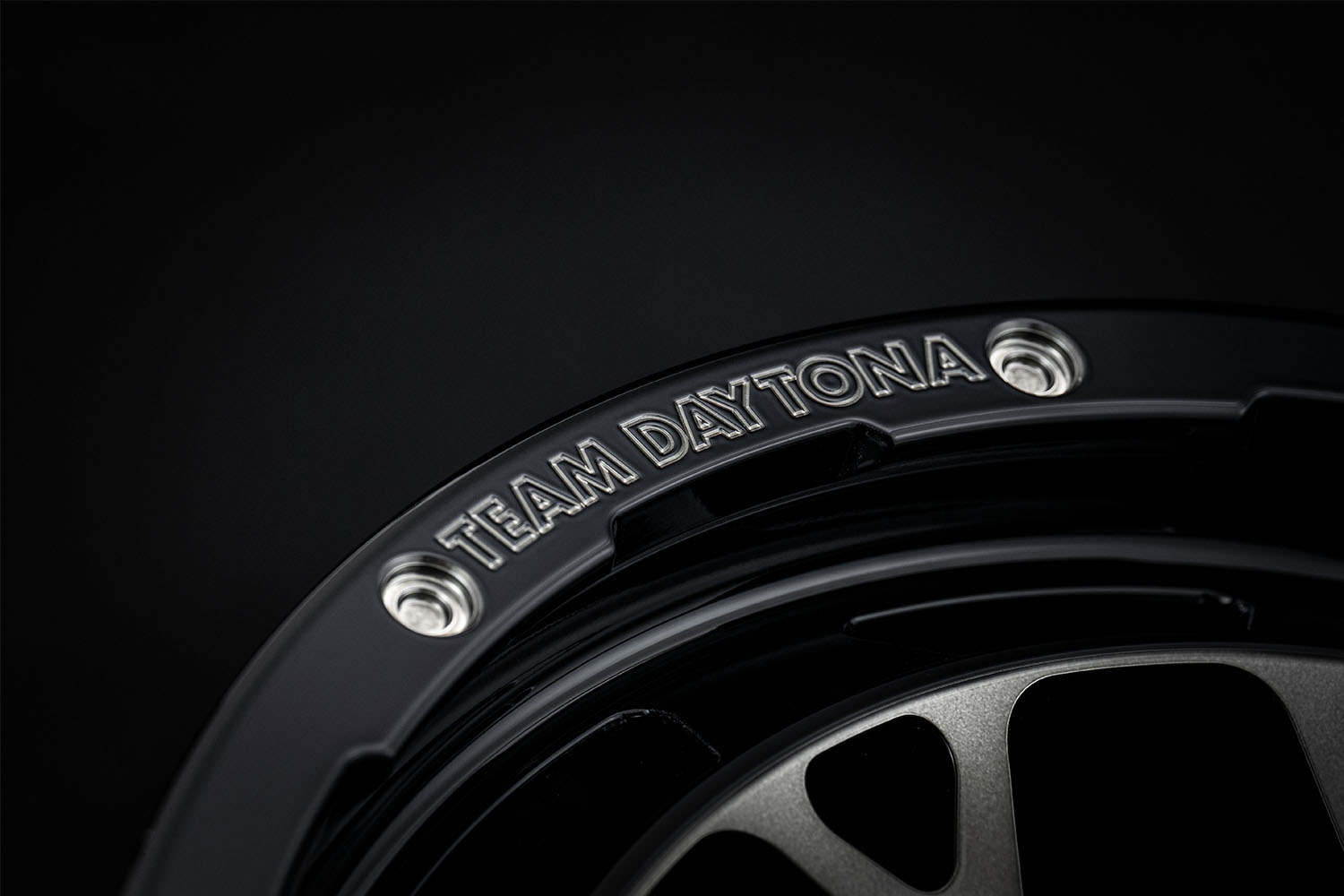 RAYS 「TEAM DAYTONA」より新作の「 M9+」が登場！ 最新技術を駆使して軽量化やアップデートを敢行 | 自動車情報・ニュース WEB CARTOP