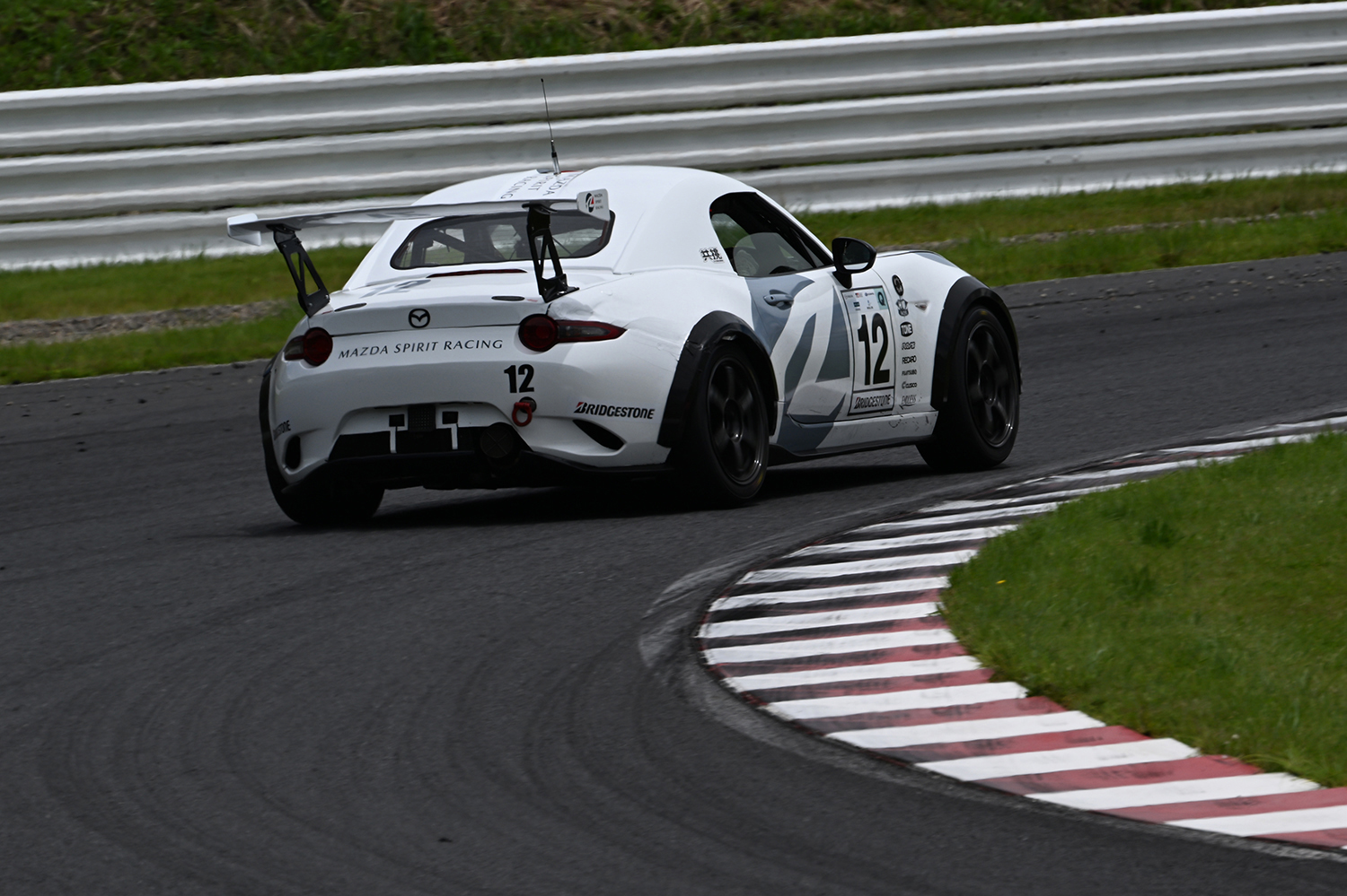 スーパー耐久第4戦にカーボンニュートラル燃料を使用する「MAZDA SPIRIT RACING ROADSTER CNF concept」が ...