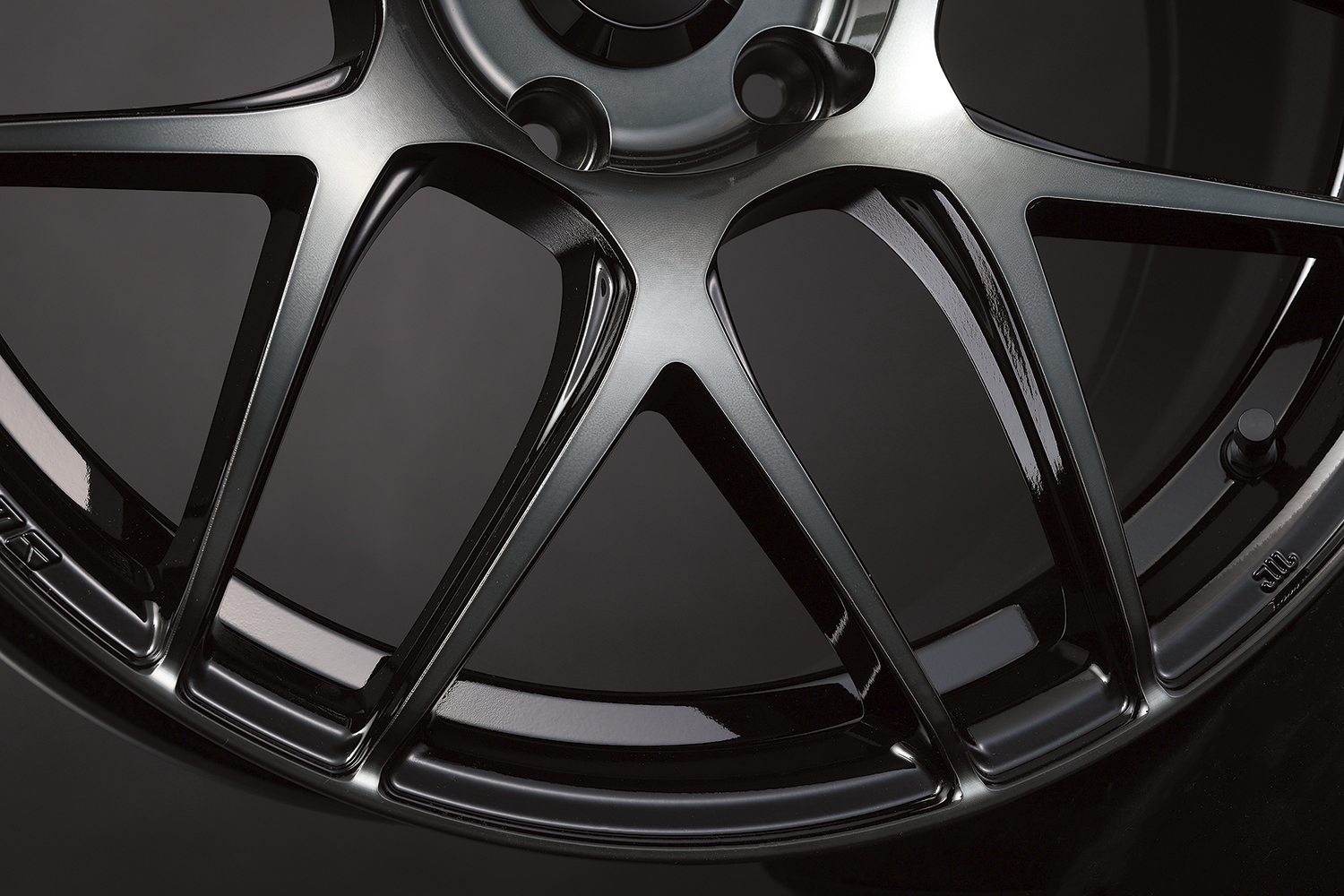 WedsSport SA-27Rが演出するセクシーな足もと！ オトナなスポーティが愛車にプラスされる | 自動車情報・ニュース WEB CARTOP