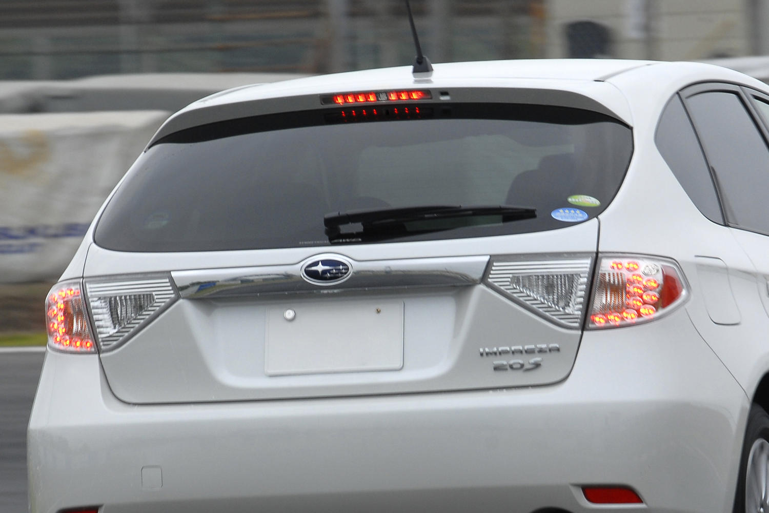 LEDテールランプはひとつでも光らない場所があると車検はNG！ 光らない場合はどうすればいい？ | 自動車情報・ニュース WEB CARTOP