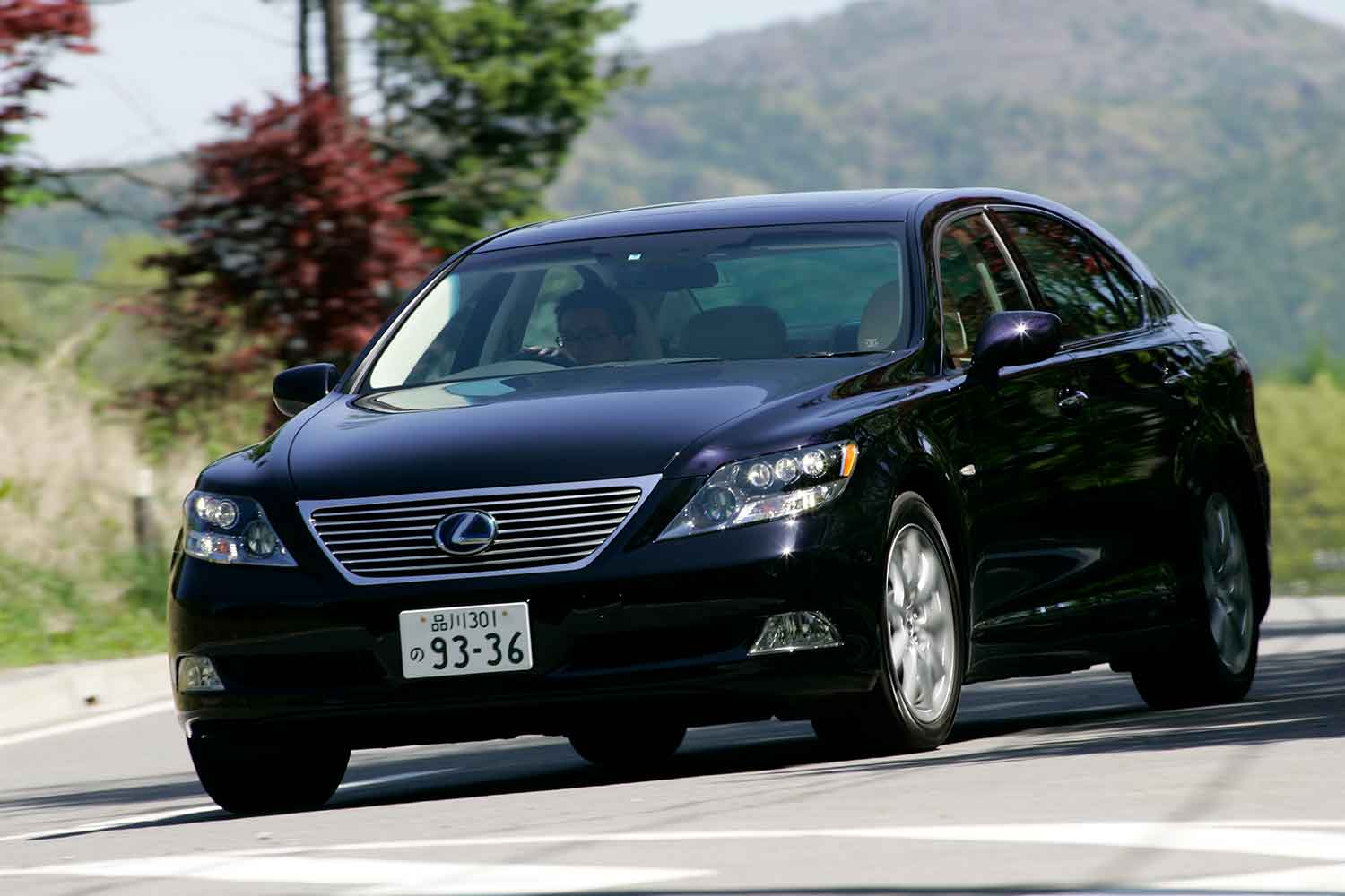 レクサス「LS600h」がラグジュアリーカーに電動化という新たな価値観を持ち込んだ | 自動車情報・ニュース WEB CARTOP