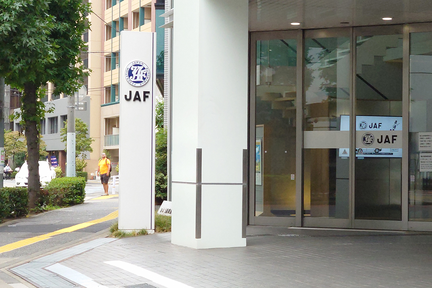 信号のない横断歩道では45％ほどのクルマが止まるという調査結果をJAFが発表！ ようやく歩行者優先という認知度が社会全体で上がってきた | 自動車情報・ニュース WEB CARTOP