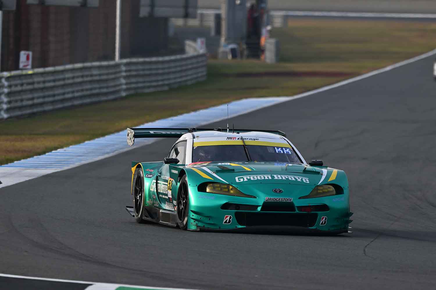 モータスポーツで大活躍中のデジタル無線「MoSRA」とは？ いまでは欠かせない必須装備の特徴に迫る | 自動車情報・ニュース WEB CARTOP