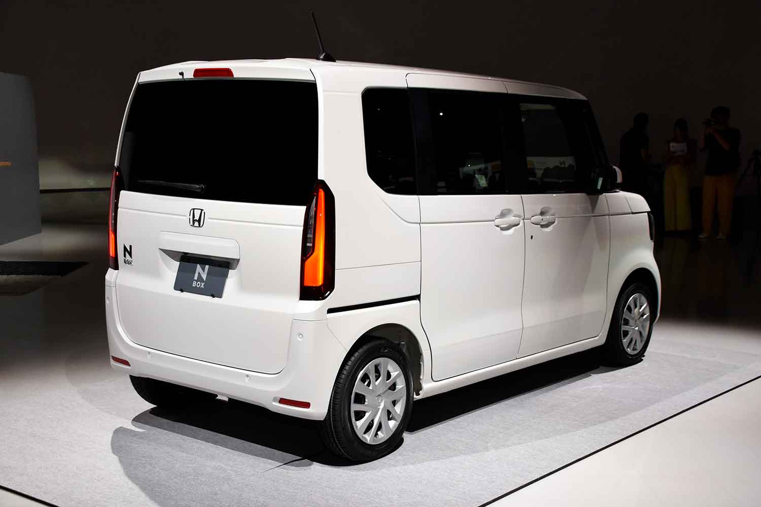 新型N-BOXのデザインの裏話を担当者に直撃！ あまり変わらない見た目にはアイディアが詰まっていた | 自動車情報・ニュース WEB CARTOP - 2ページ目