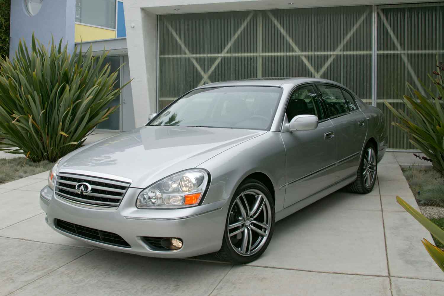 グリルレスデザイン不発で1代のみで消えた日産「インフィニティQ45」を振り返る | 自動車情報・ニュース WEB CARTOP - 2ページ目