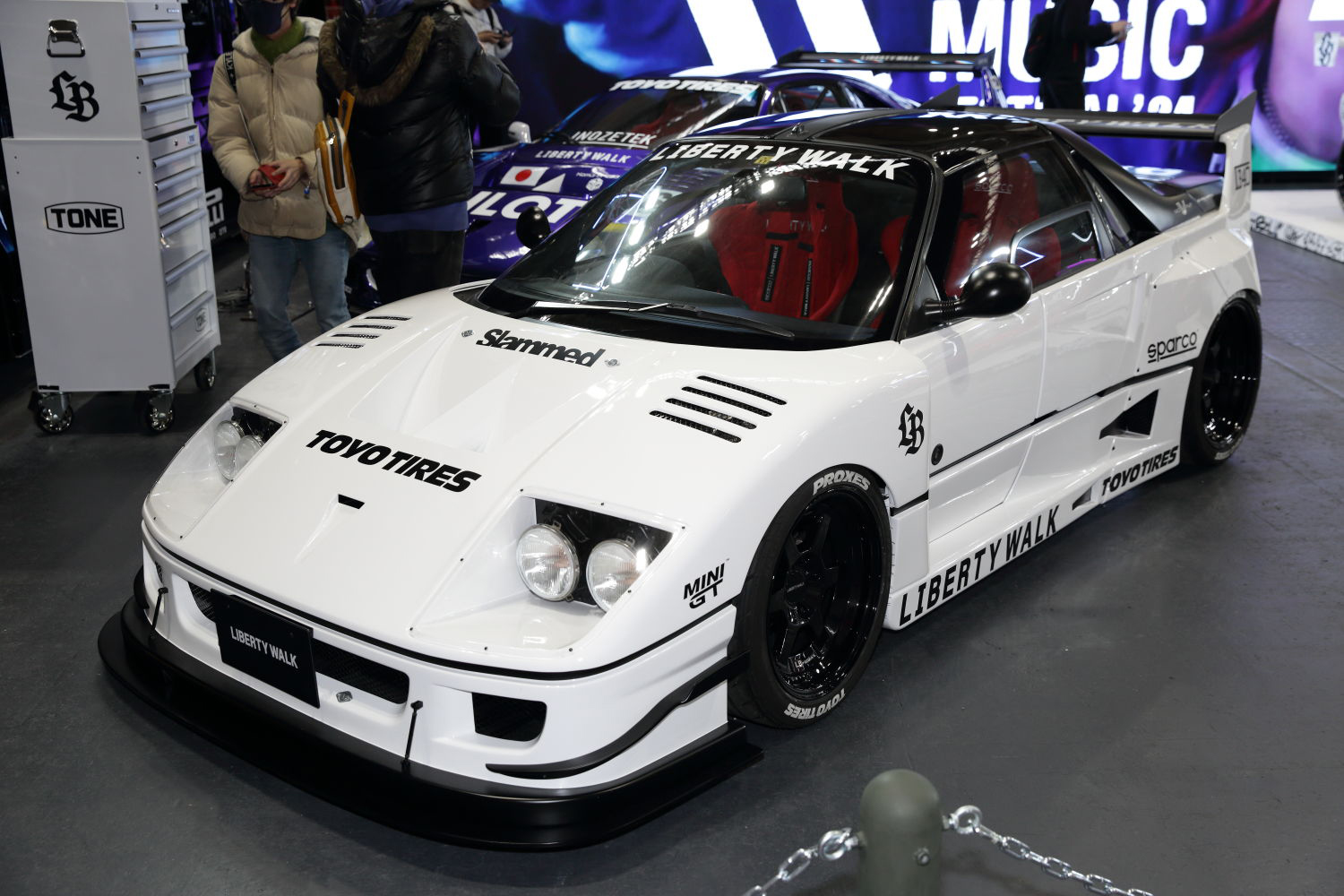 大阪オートメッセ2024でリバティウォークが展示した「LB-WORKS AZ-1 LB40」、「LB-WORKS x Abas Works ...