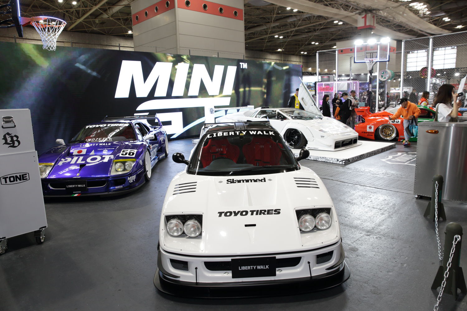 大阪オートメッセ2024でリバティウォークが展示した「LB-WORKS AZ-1 LB40」、「LB-WORKS x Abas Works ...