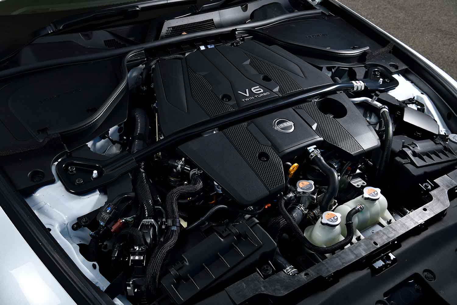 直列6気筒エンジンはなぜここまで信仰される？ V6エンジンとの違いを解説| 自動車情報・ニュース WEB CARTOP