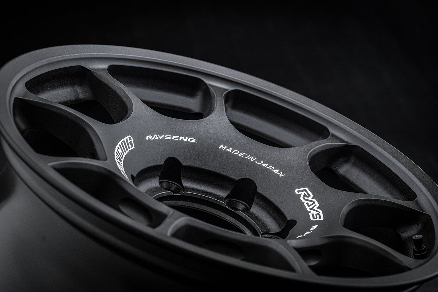 RAYSよりZE40Xが誕生！ 4WDユーザーに捧ぐ軽量・高剛性の新作鍛造ホイールを見逃すな！ | 自動車情報・ニュース WEB CARTOP