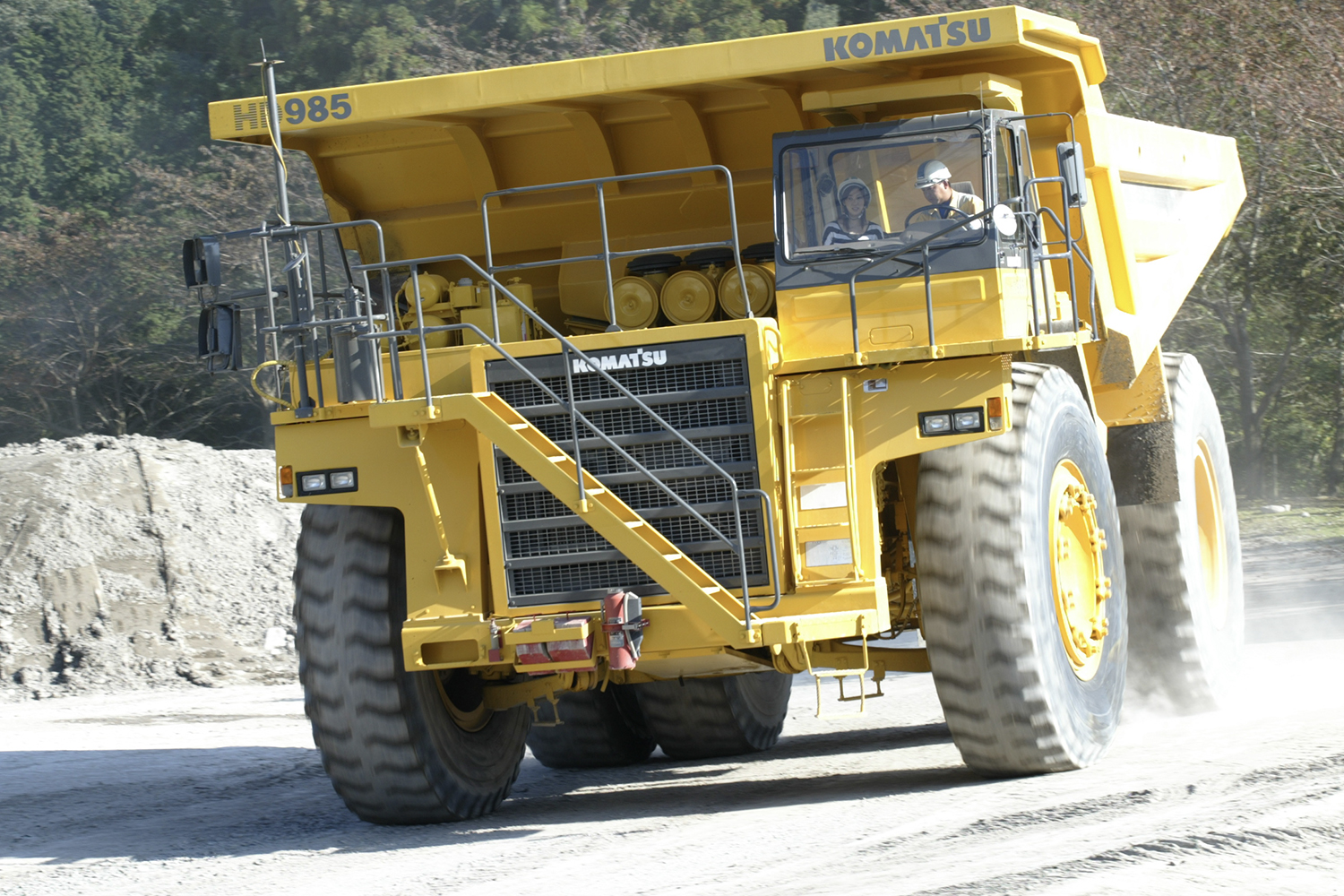 ORタイヤってどんなタイヤ？ 直径4m重さ5トンを超える規格外の特殊タイヤの使い道とは | 自動車情報・ニュース WEB CARTOP